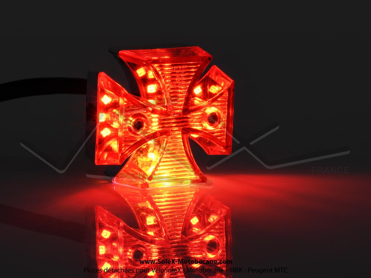 Feu rouge arrière - Croix de Malte - Petit modèle - Embase chromée ...