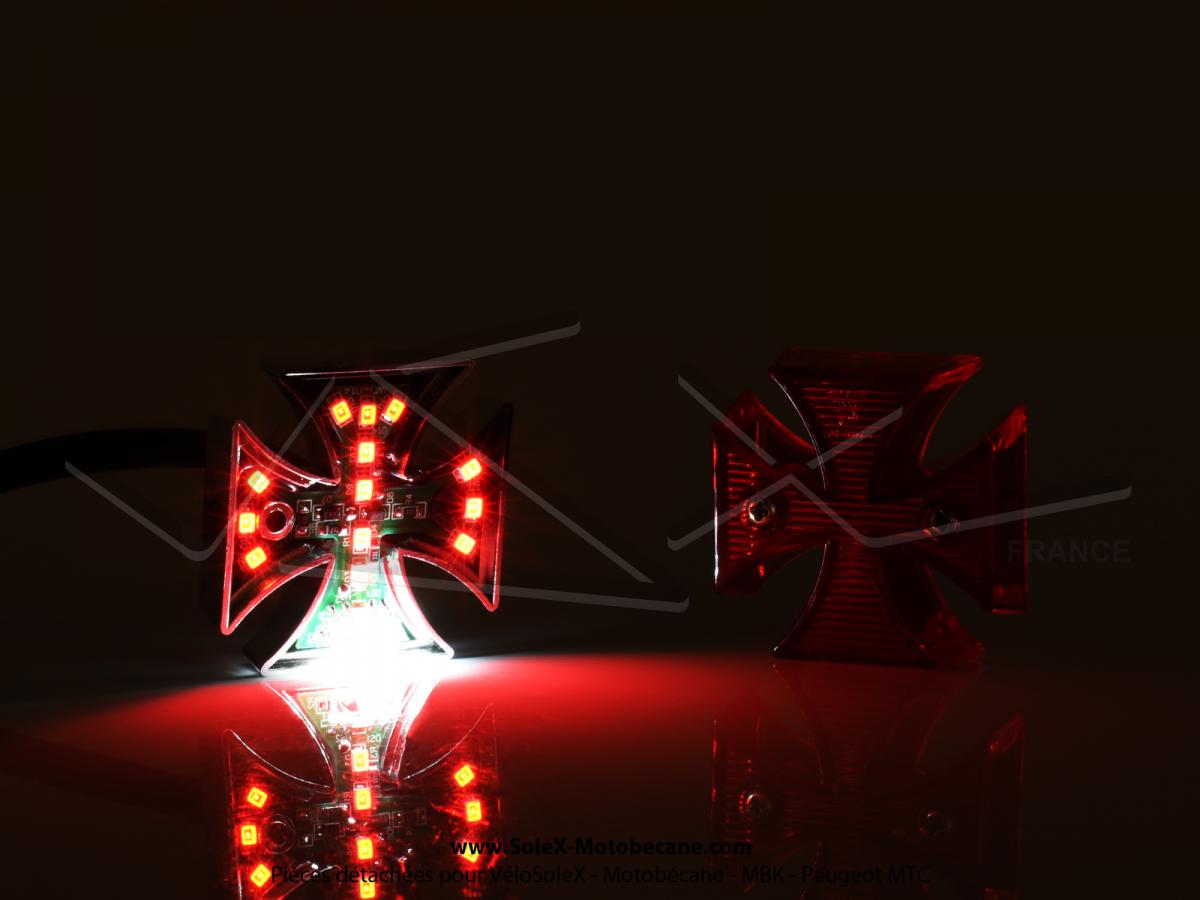 Feu rouge arrière - Croix de Malte - Petit modèle - Embase chromée ...