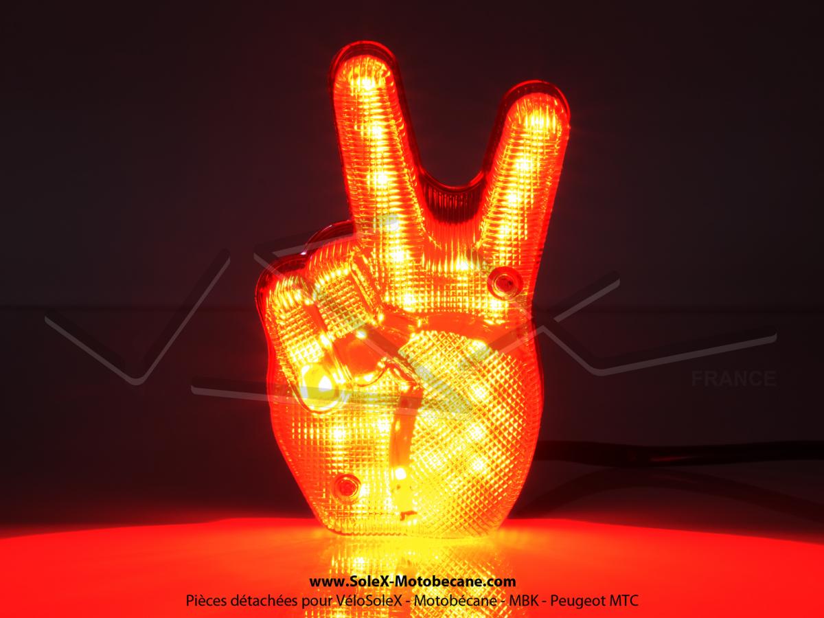 Feu rouge arrière - 2 doigts "Victoire" - Gros modèle - Embase chromée ...